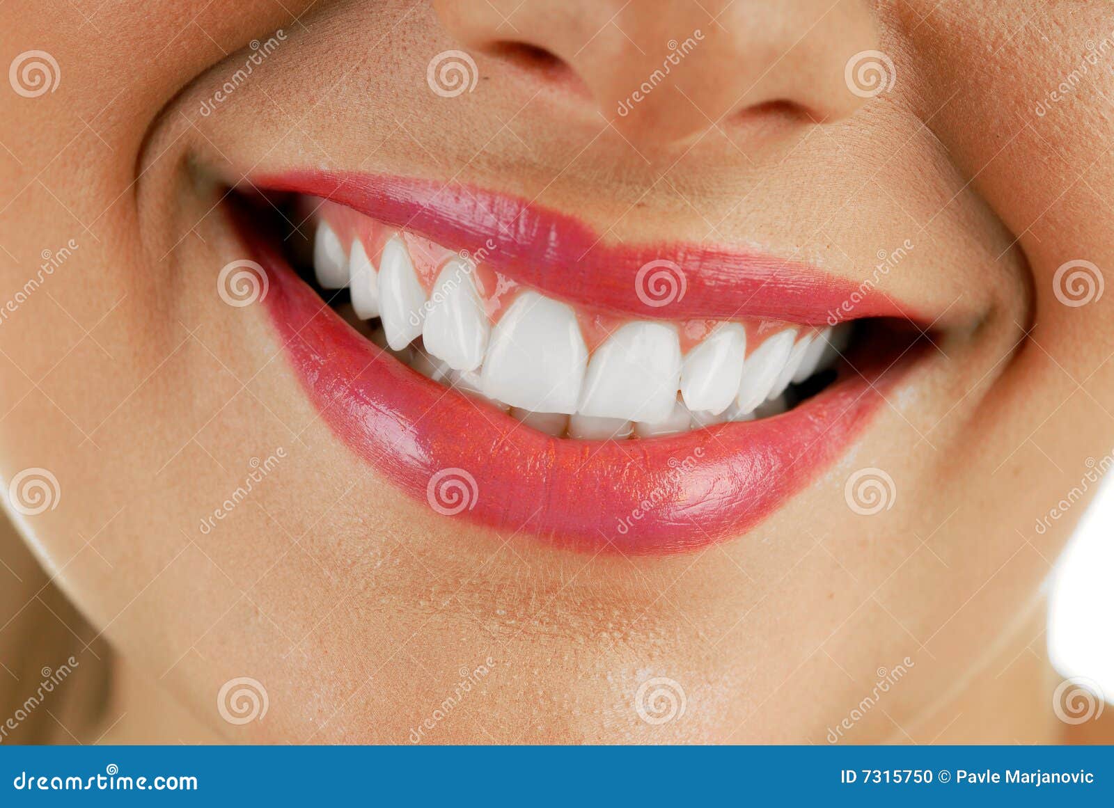 Boca sonriente de la mujer foto de archivo. Imagen de fresco - 7315750