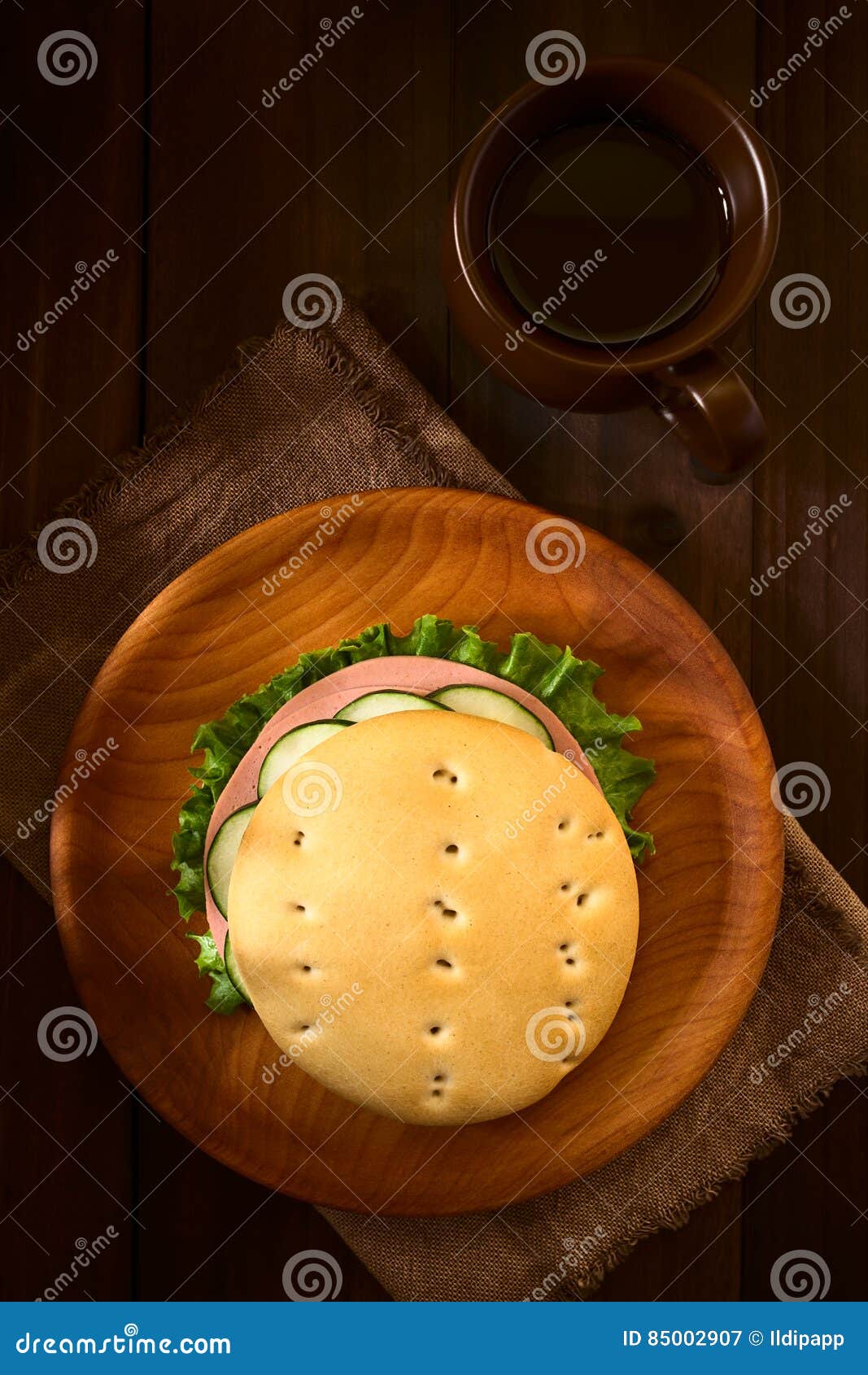 Bocadillo Del Rollo De Pan De Hallulla Del Chileno Imagen de archivo ...