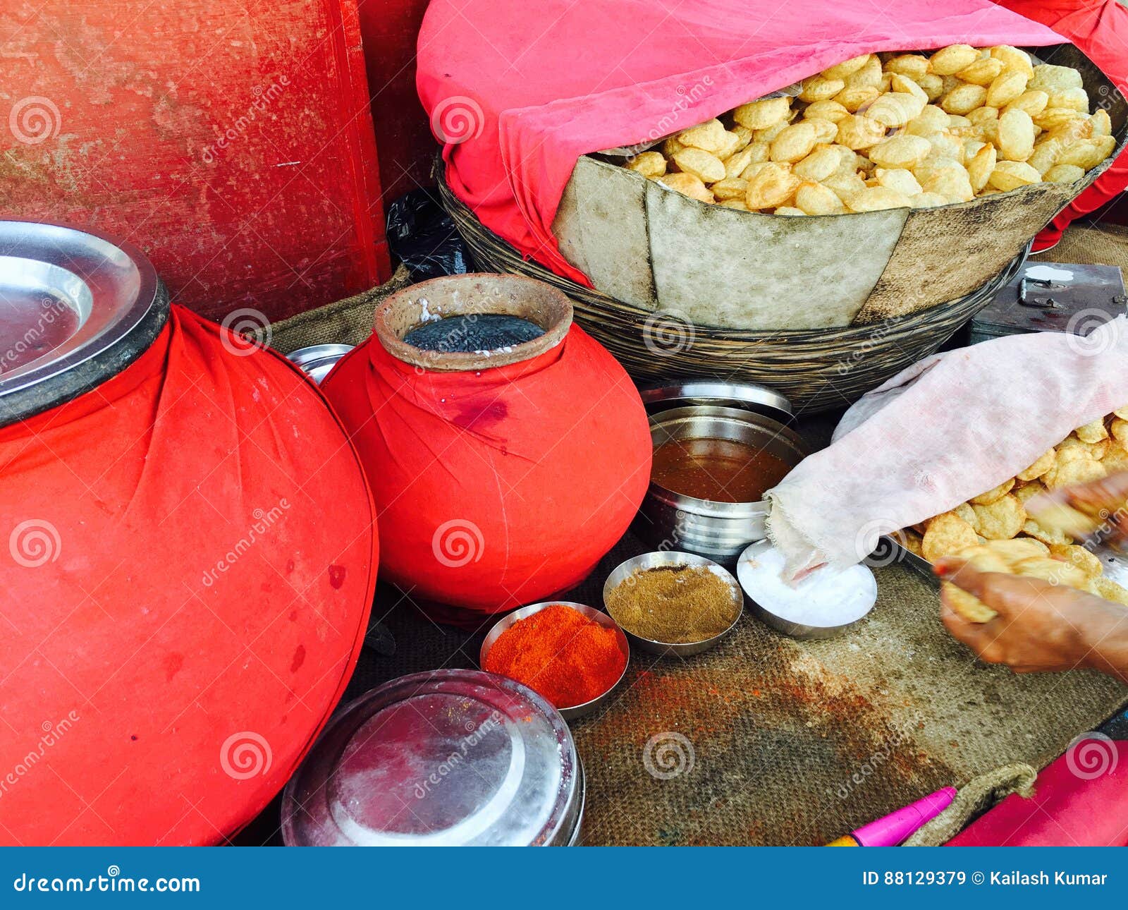 Bocado Indio Tradicional De Puri O De Poori Imagen de archivo - Imagen ...