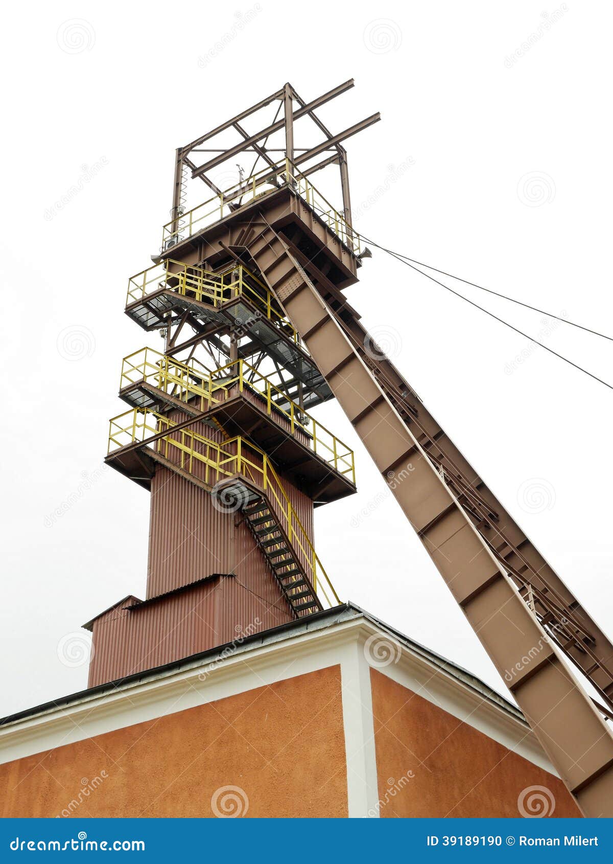 Bocamina de la mina de sal foto de archivo. Imagen de elevador - 39189190