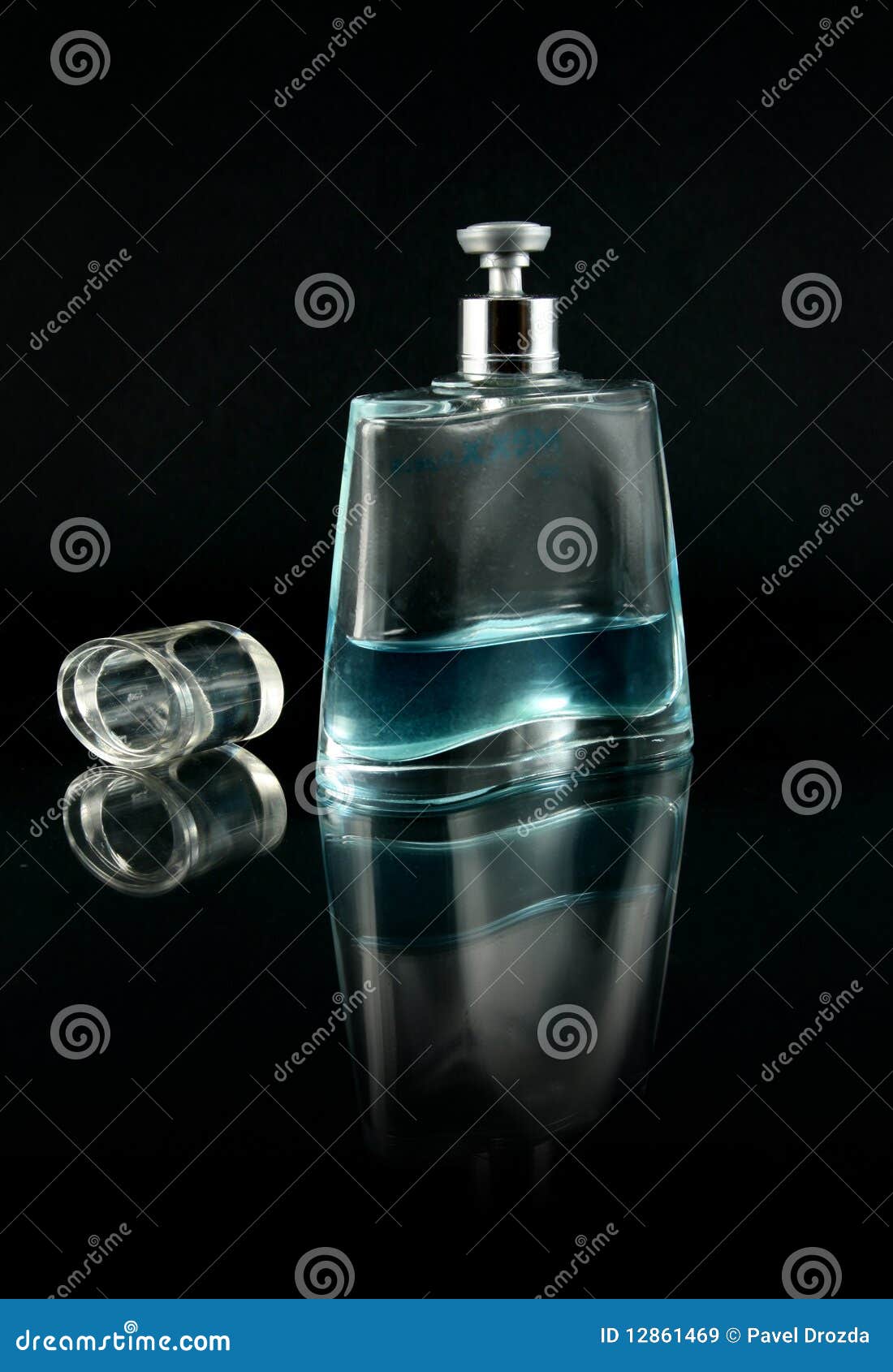 Boccetta Del Profumo Con Cologne Immagine Stock - Immagine di oggetti ...