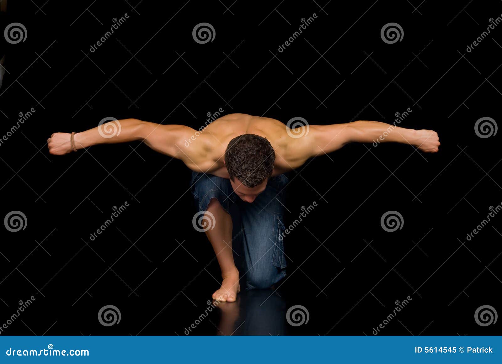 Body Builder, Artistic Pose Stock Image - Image of regime, abdomen: 5614545