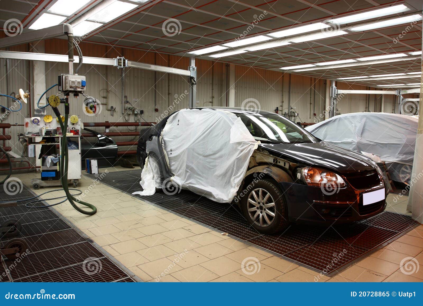 Body shop stock image. Image of machine, industry, auto - 20728865