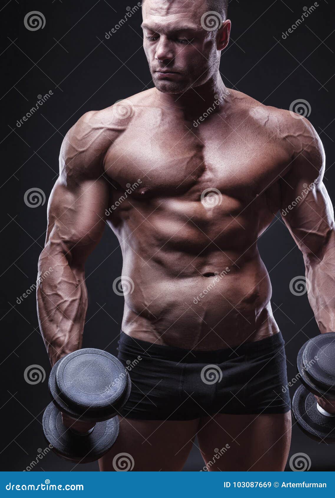 Bodybuilder imagen de archivo. Imagen de atractivo, muscular - 103087669