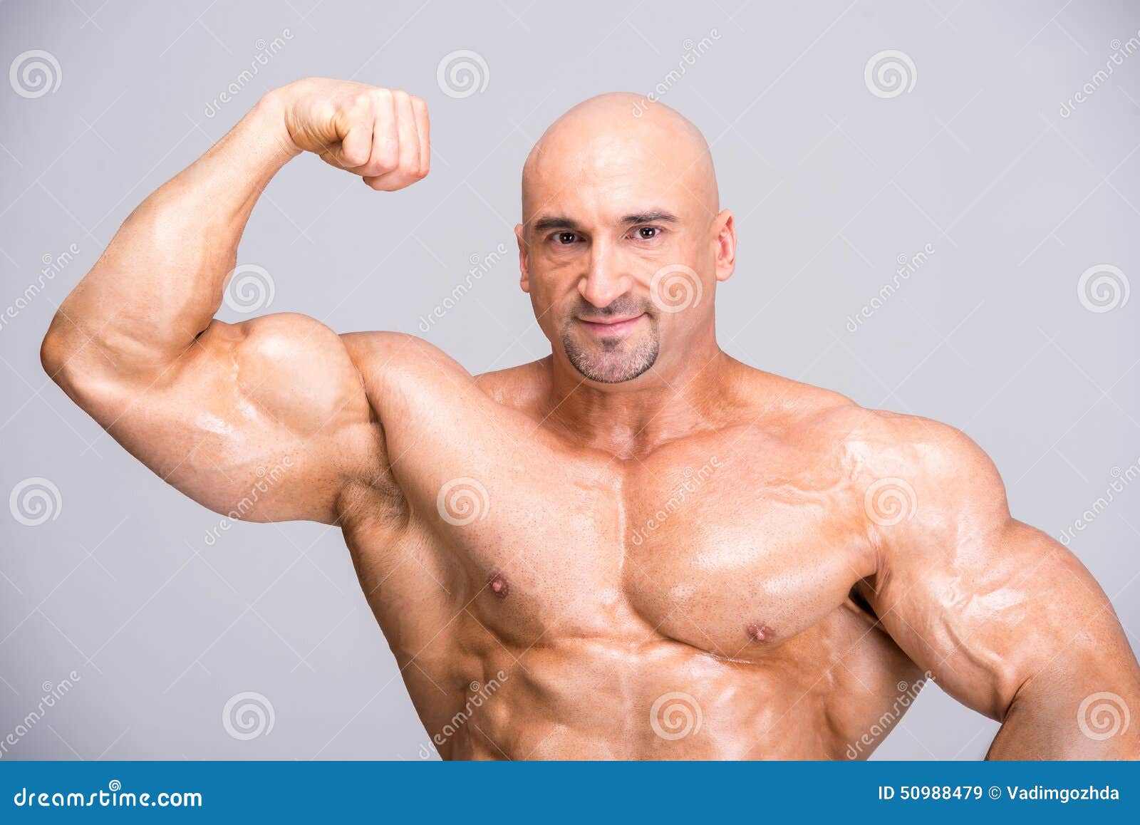 Bodybuilder stockbild. Bild von bodybuilding, schön, hintergrund - 50988479