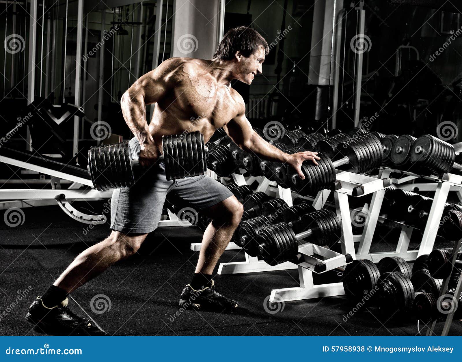 Bodybuilder stockfoto. Bild von ausdauer, bodybuilder - 57958938