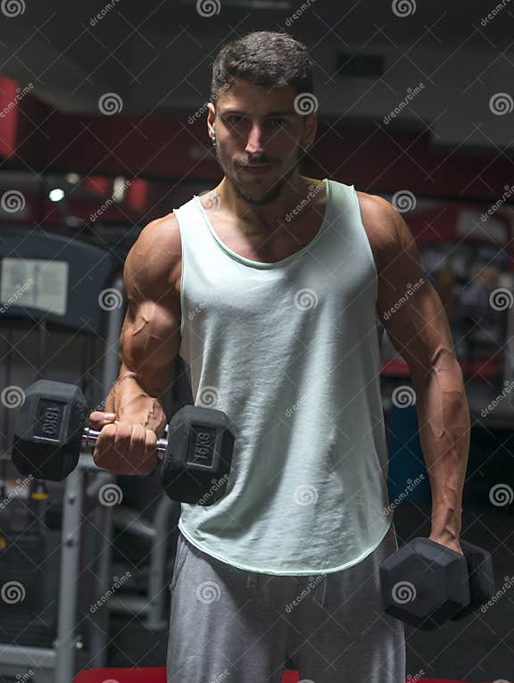 Bodybuilder foto de stock. Imagem de peso, modelo, bomba - 65949872