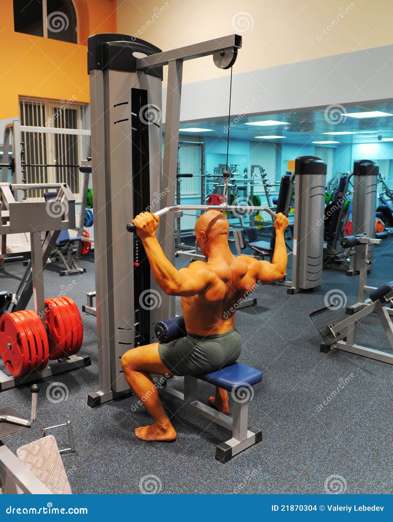 Bodybuilder Affichant Ses Muscles Photo stock - Image of homme ...