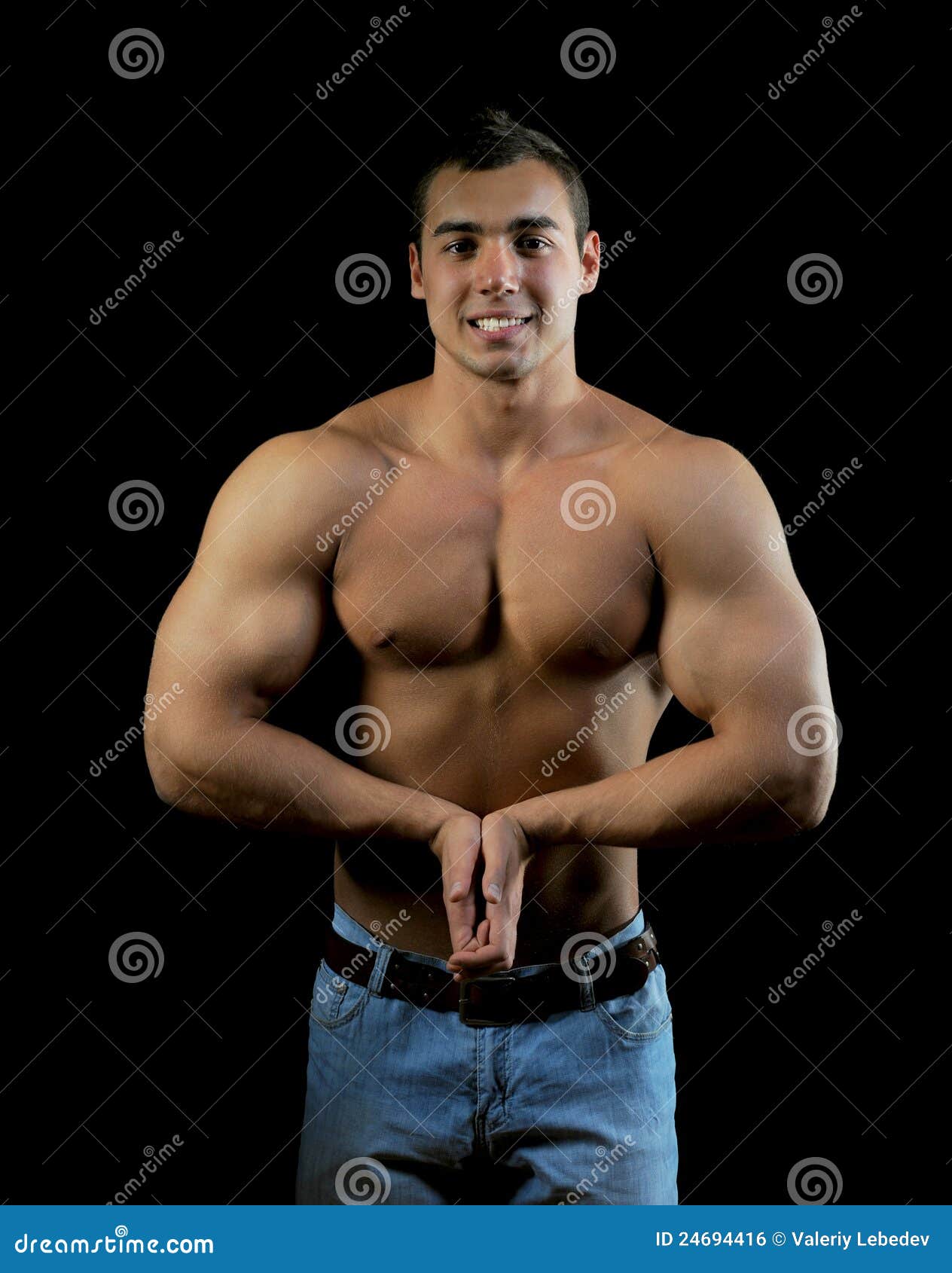 Bodybuilder Affichant Ses Muscles Photo stock - Image du grand, biceps ...