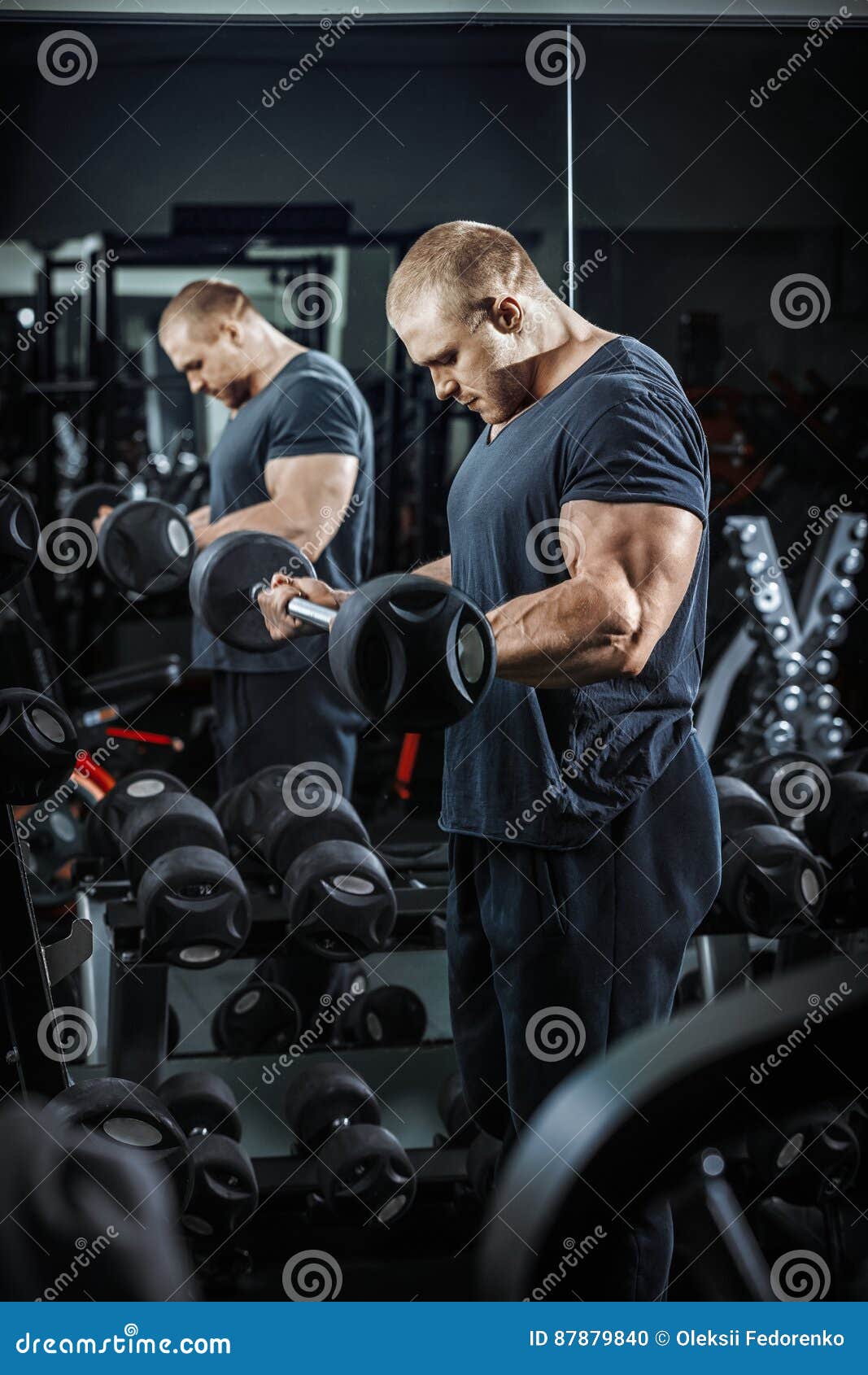 Bodybuilder Dans La Formation Photo stock - Image du levage, brutal ...