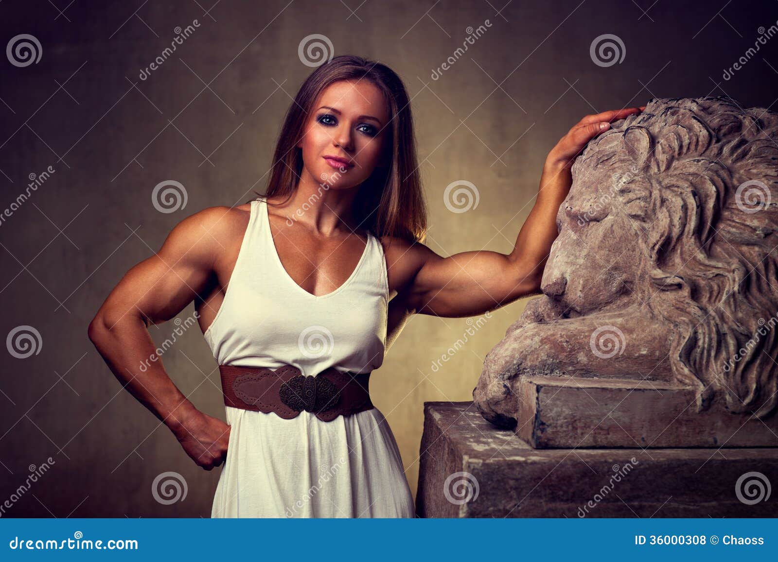 Bodybuilder Der Jungen Frau Stockfoto - Bild von muskulös, athlet: 36000308