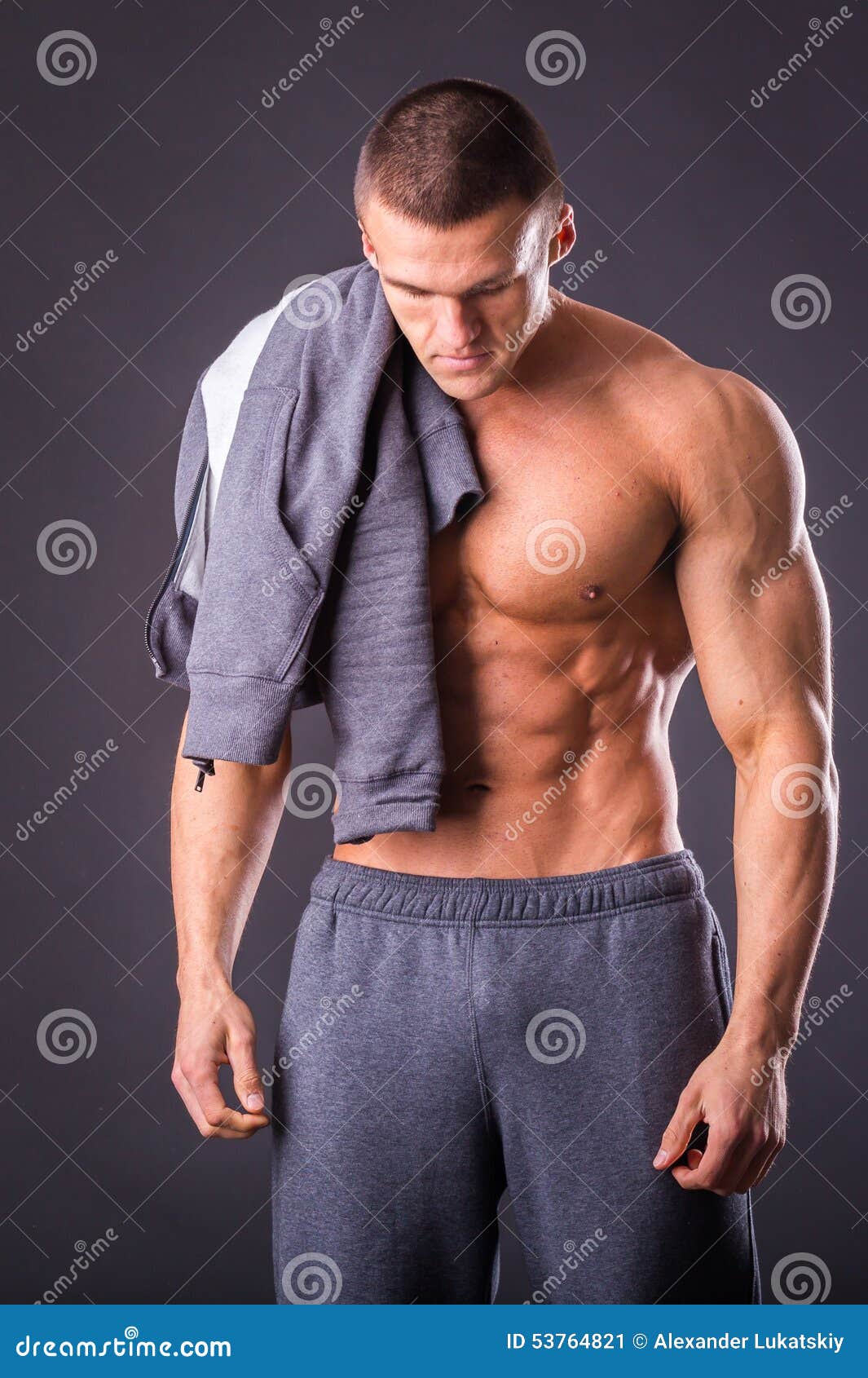 Bodybuilder, Der Seinem Presse Zeigt Stockbild - Bild von person ...