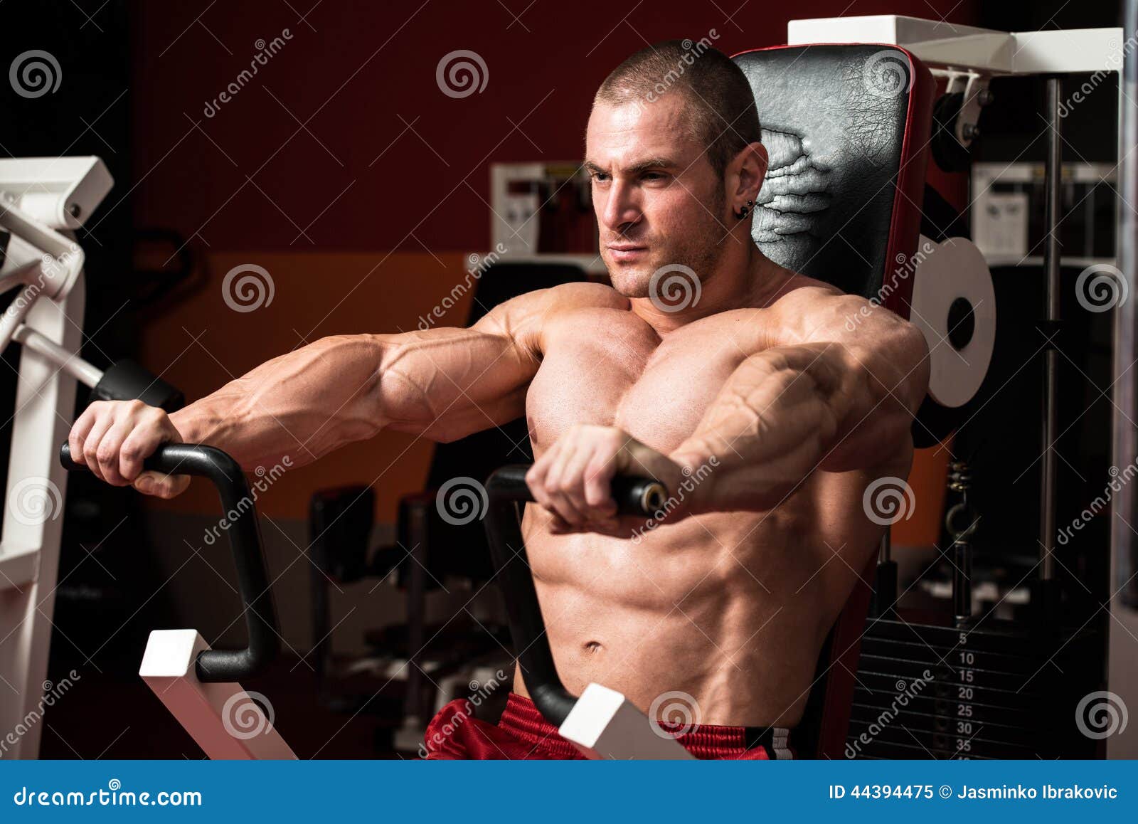Bodybuilder Die Oefening Voor Borst Doen Stock Afbeelding - Image of ...