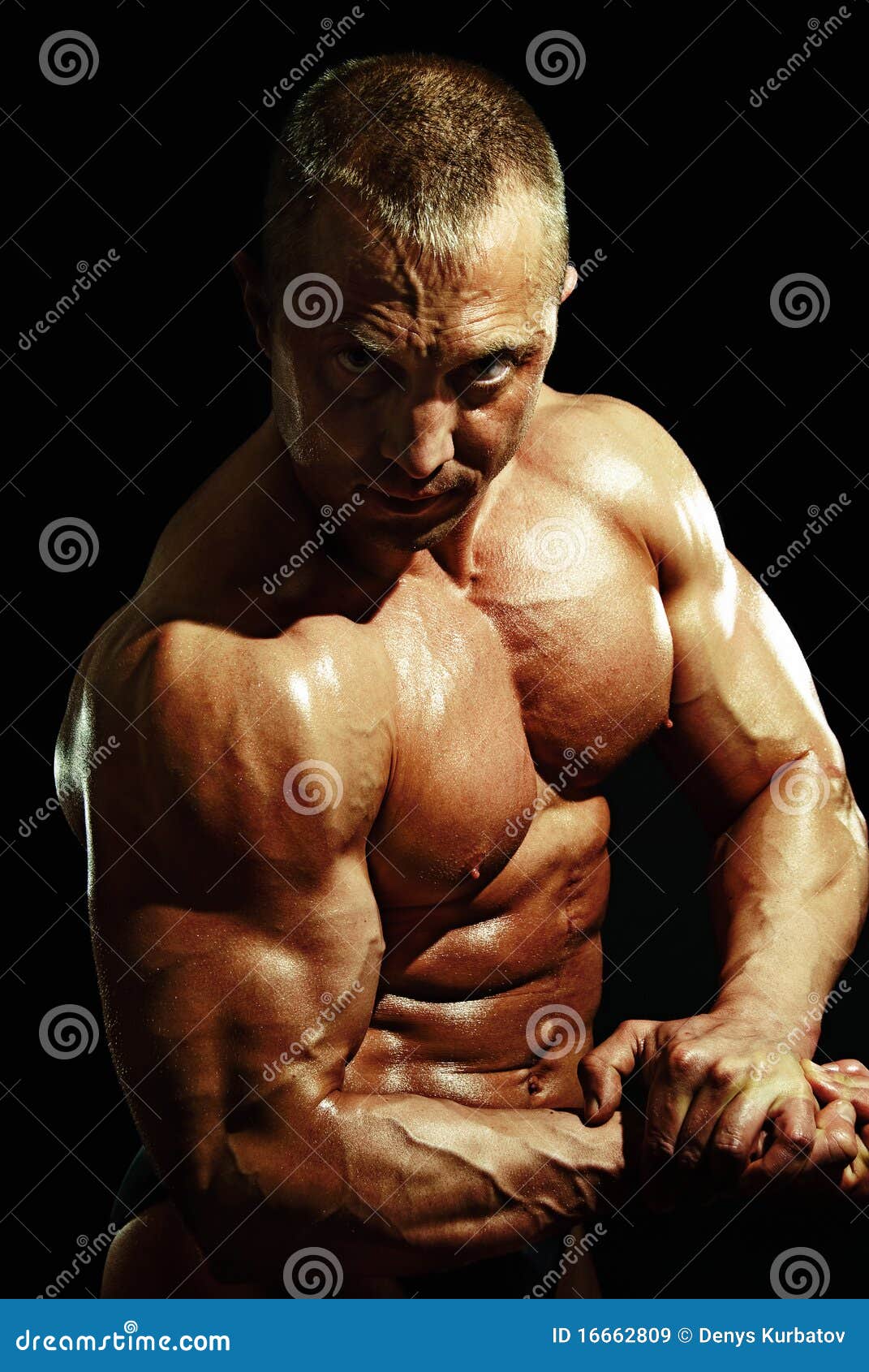 Bodybuilder do homem imagem de stock. Imagem de muscular - 16662809