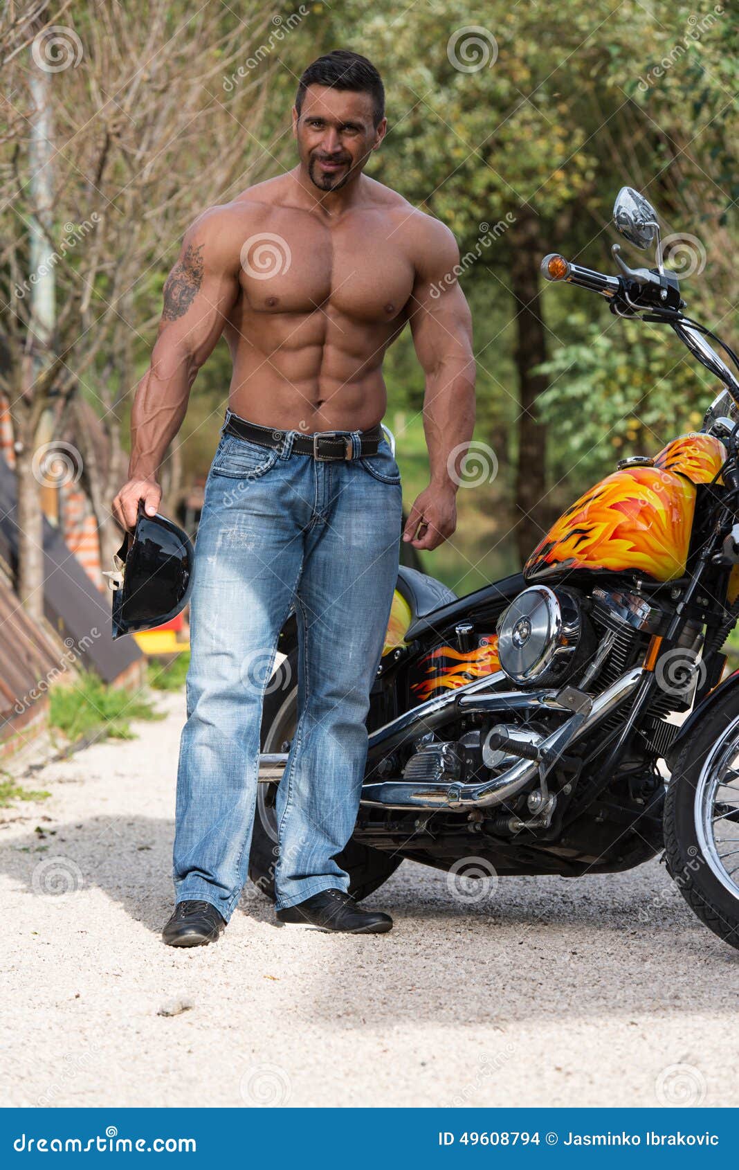 Bodybuilder et moto photo stock. Image du adulte, moto - 49608794