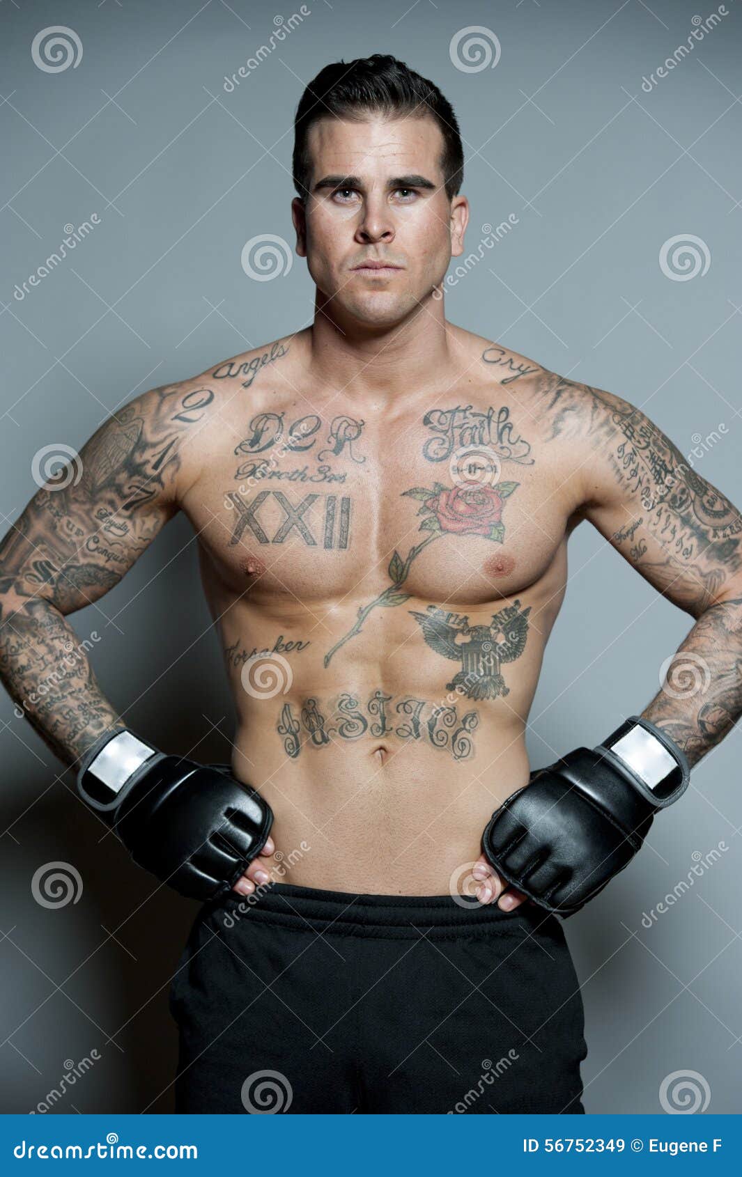 Bodybuilder with Jump Rope stockbild. Bild von männer - 56752349