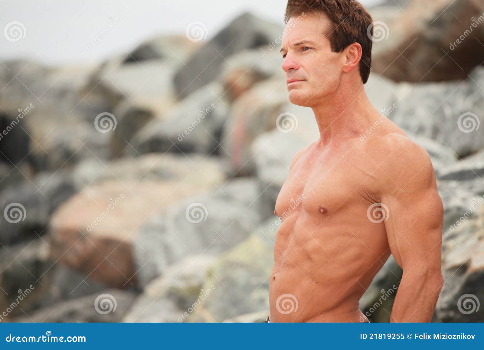 Bodybuilder Posing on the Rocks Stock Image - Image of torso, back ...