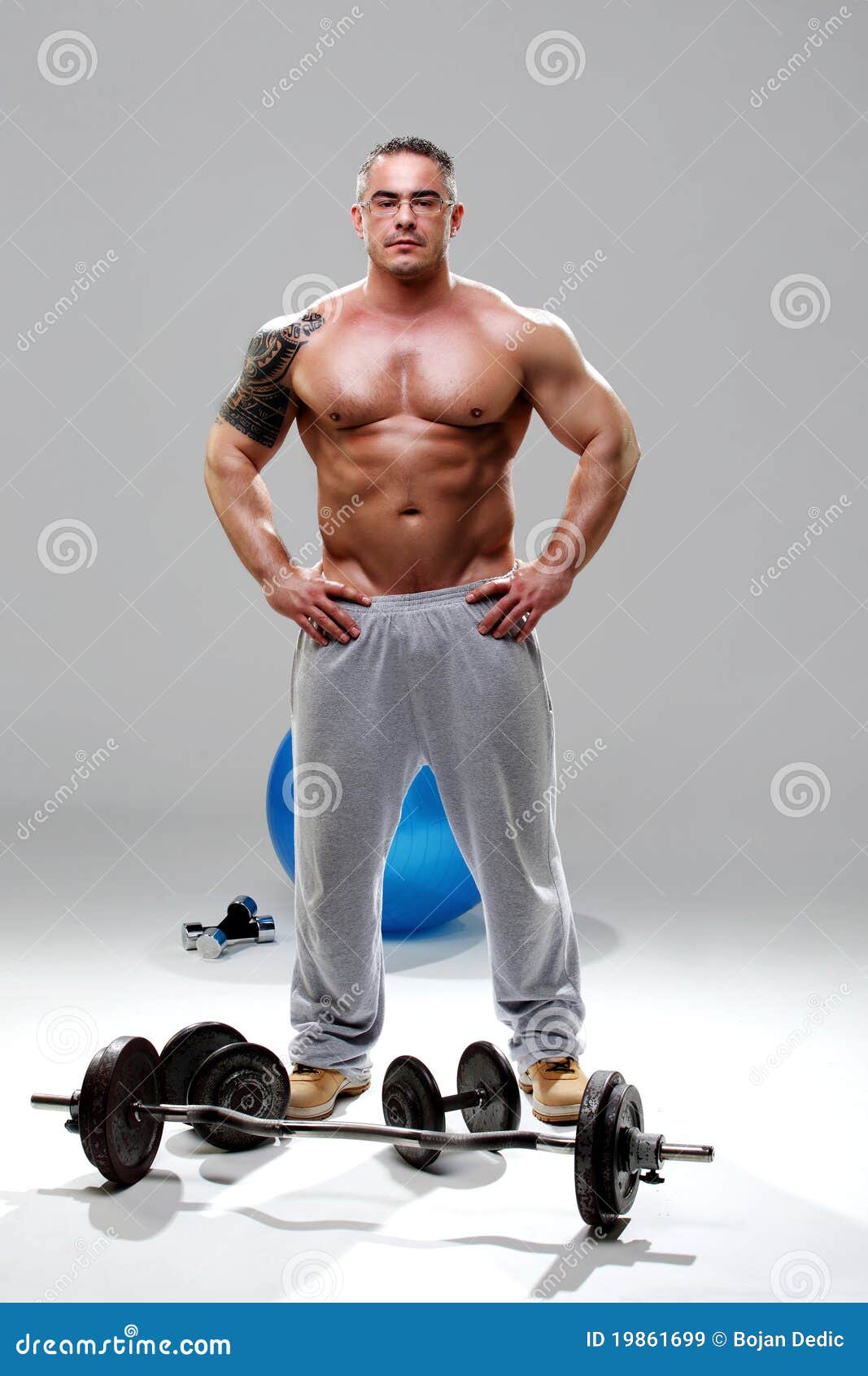 Bodybuilder Relaxado, Levantando 3 Imagem de Stock - Imagem de corpo ...