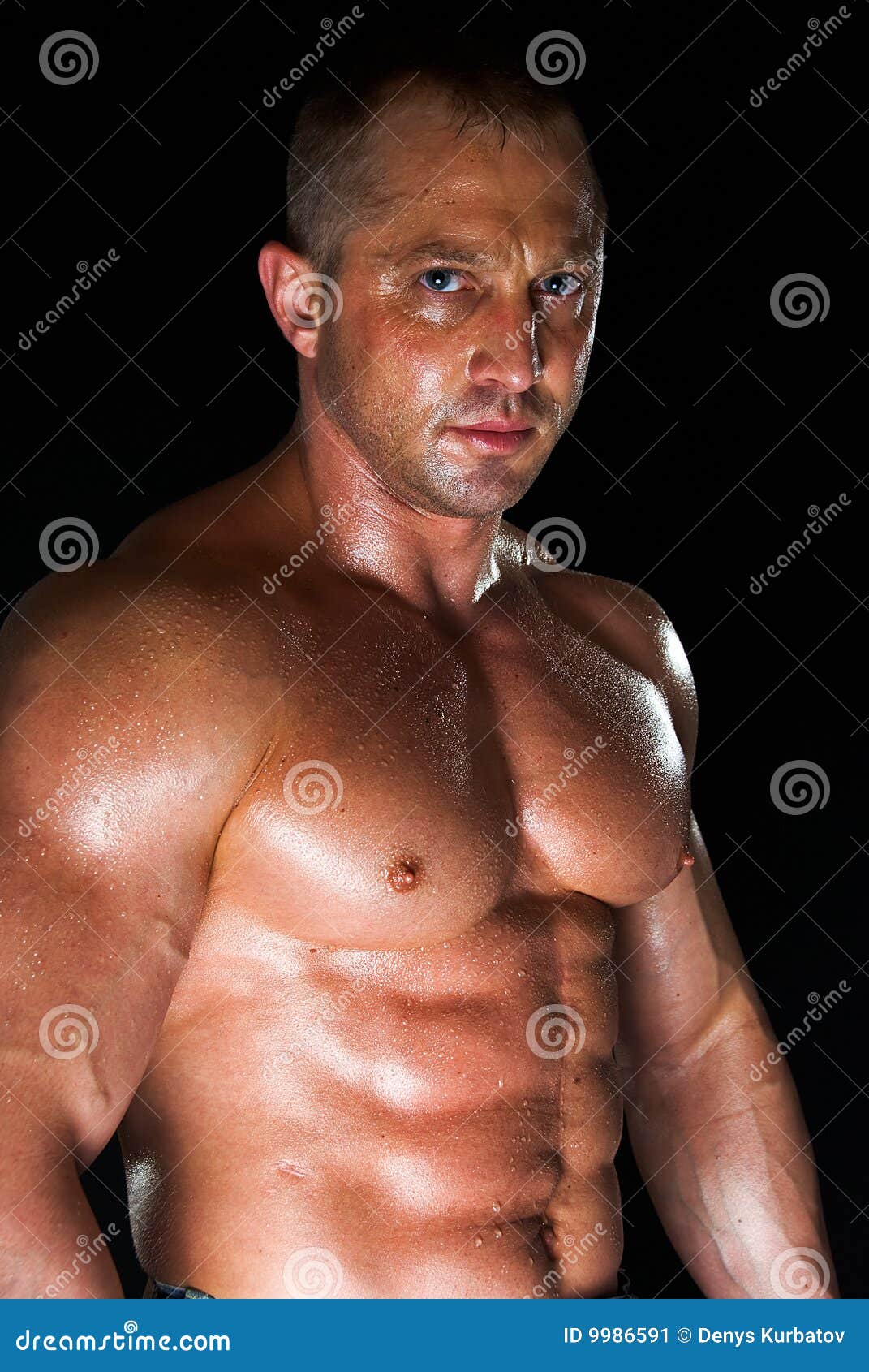 Bodybuilder suado imagem de stock. Imagem de preto, ativo - 9986591