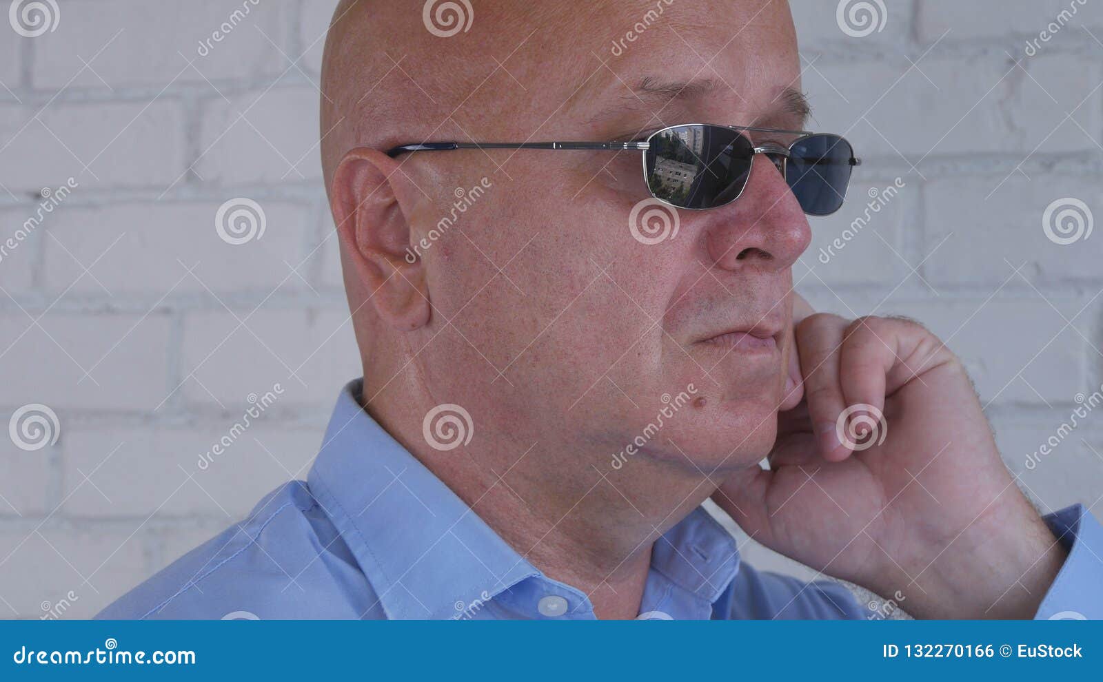 Bodyguard Image Using Wireless Special Communication Technology Stock ...