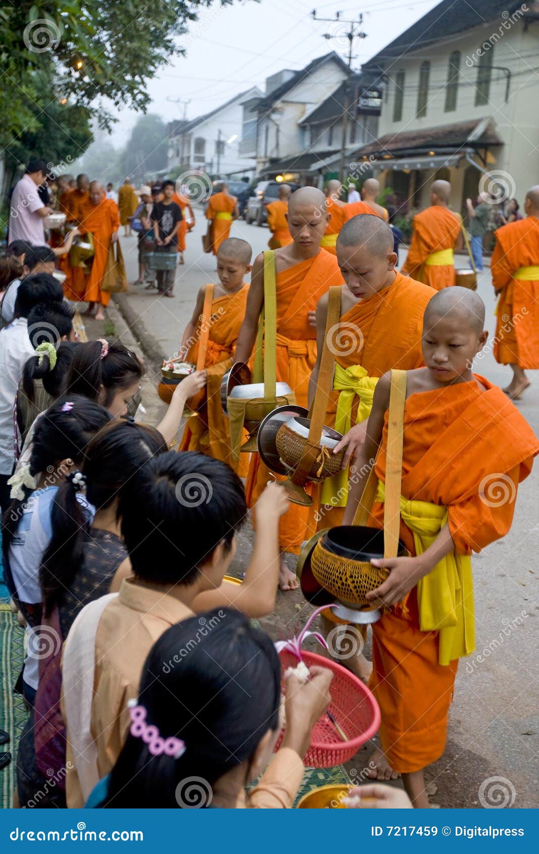 Boeddhistische Monniken in Luang Prabang, Laos Redactionele Stock ...