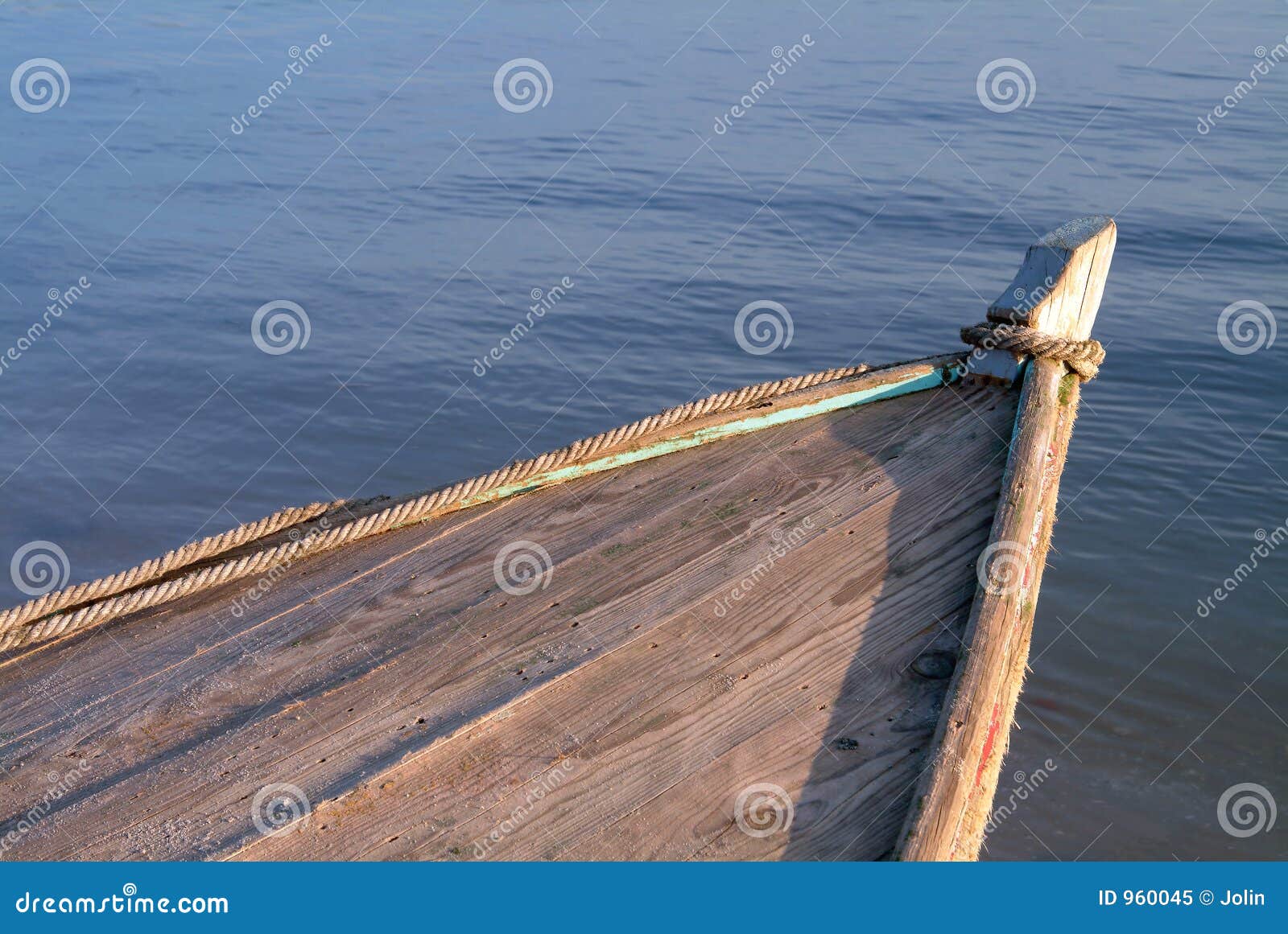 Boeg Van De Boot Op De Rivier Stock Afbeelding - Image of meer, neus ...
