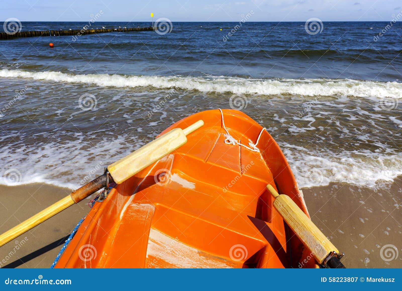 Boeg Van Reddingsboot Op De Overzeese Kust Stock Afbeelding - Image of ...