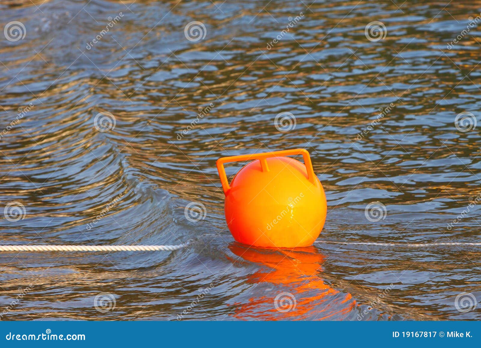 Boei stock afbeelding. Image of kabel, zwem, plastiek - 19167817