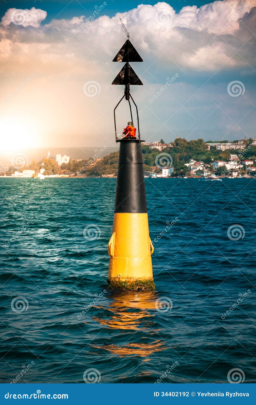 Boei Met Rood Licht in Overzees Stock Foto - Image of visser, diep ...