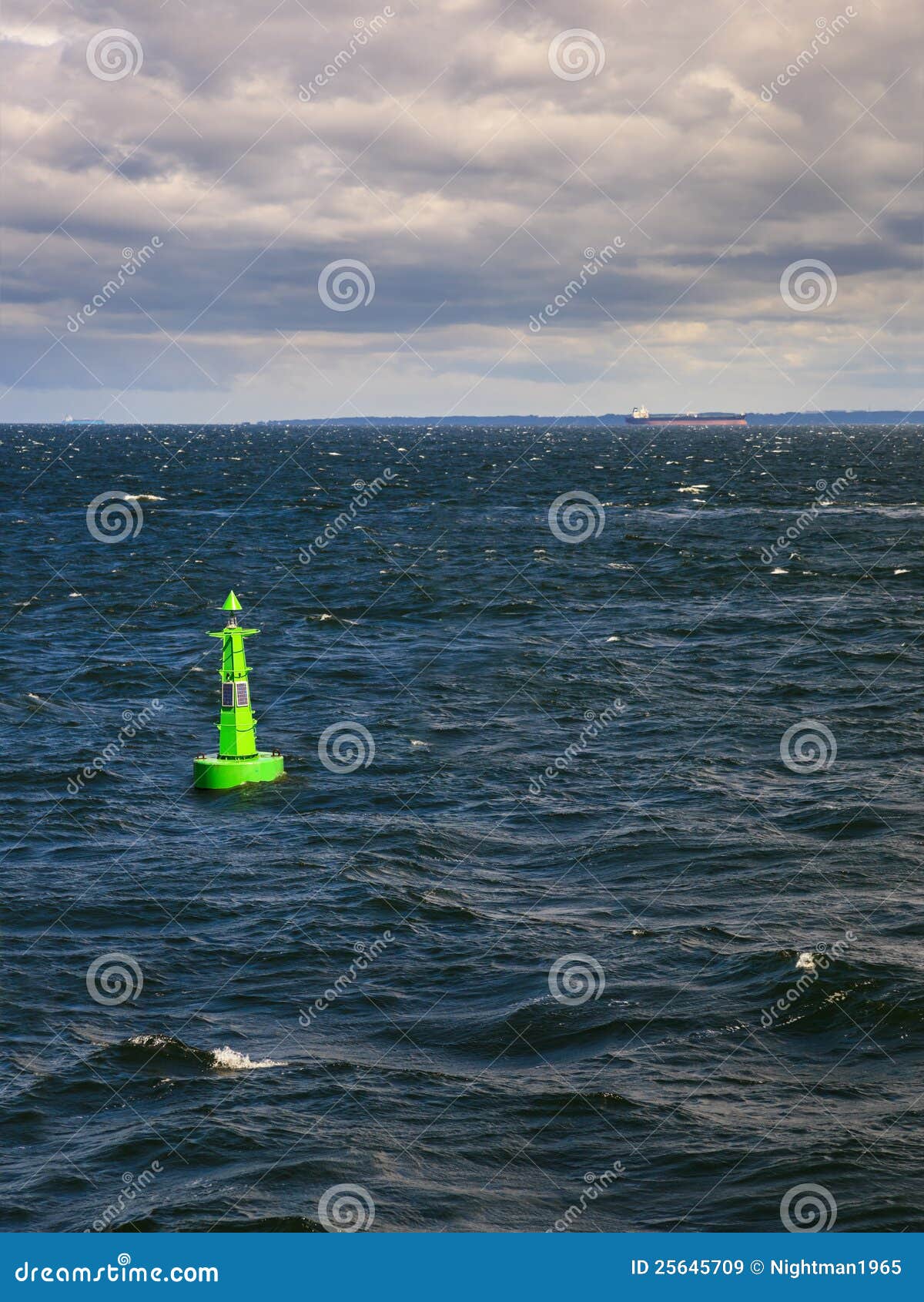 Boei op het water stock afbeelding. Image of redding - 25645709