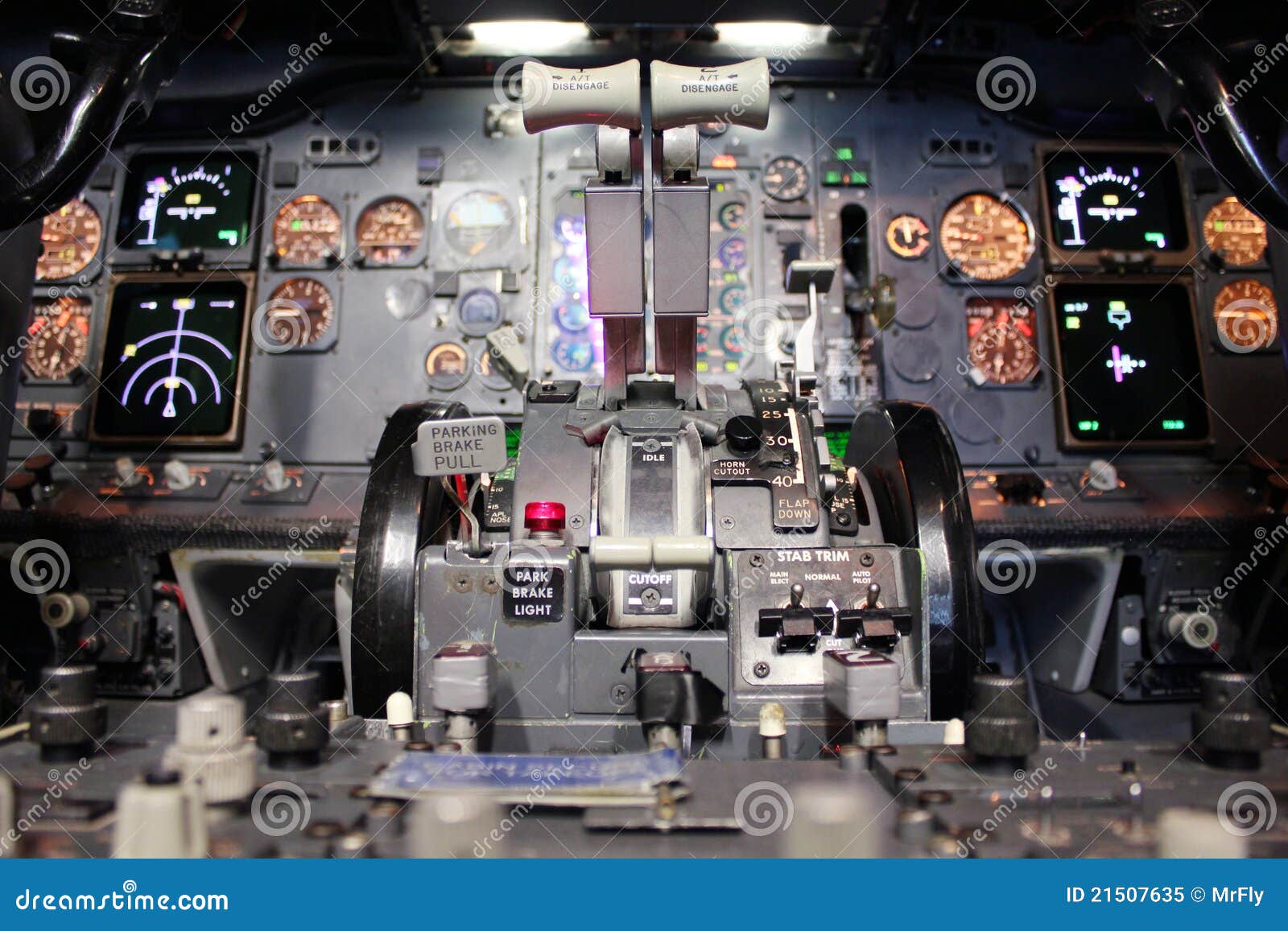 Boeing 737 flight deck stock image. Image of aviation - 21507635