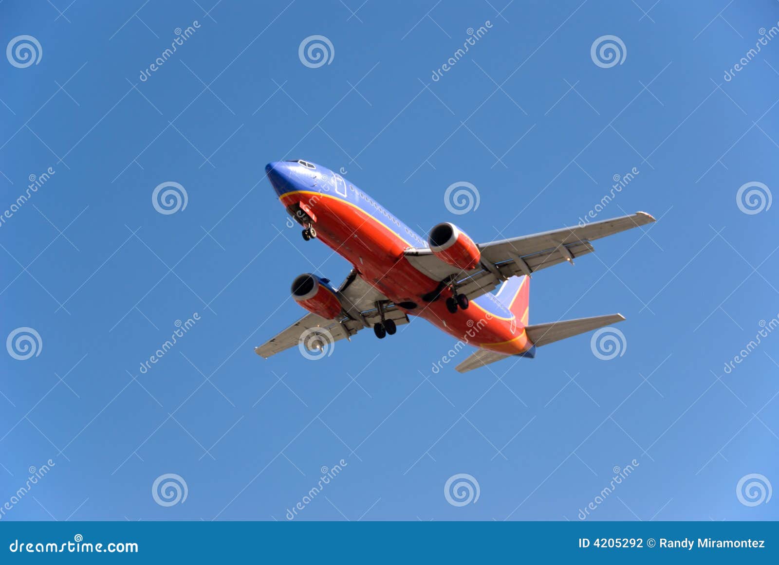 Boeing 737 Landing stock photo. Image of cargo, plane - 4205292