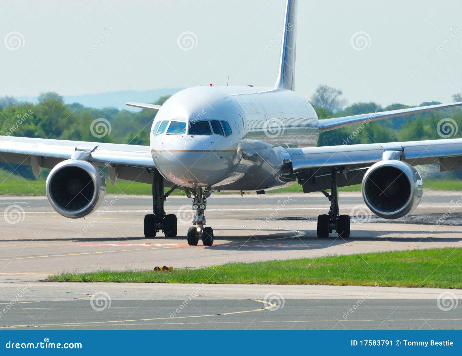 Boeing 757 stock image. Image of aerodrome, pilot, journey - 17583791