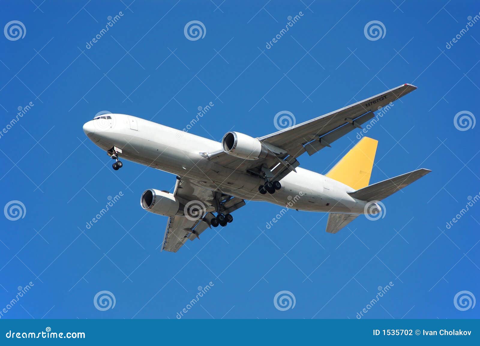 Boeing 767 cargo jet stock photo. Image of delivery, pallet - 1535702