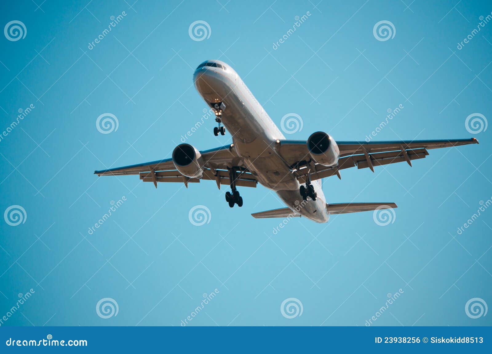 Boeing 767 Overhead stock photo. Image of engines, landing - 23938256