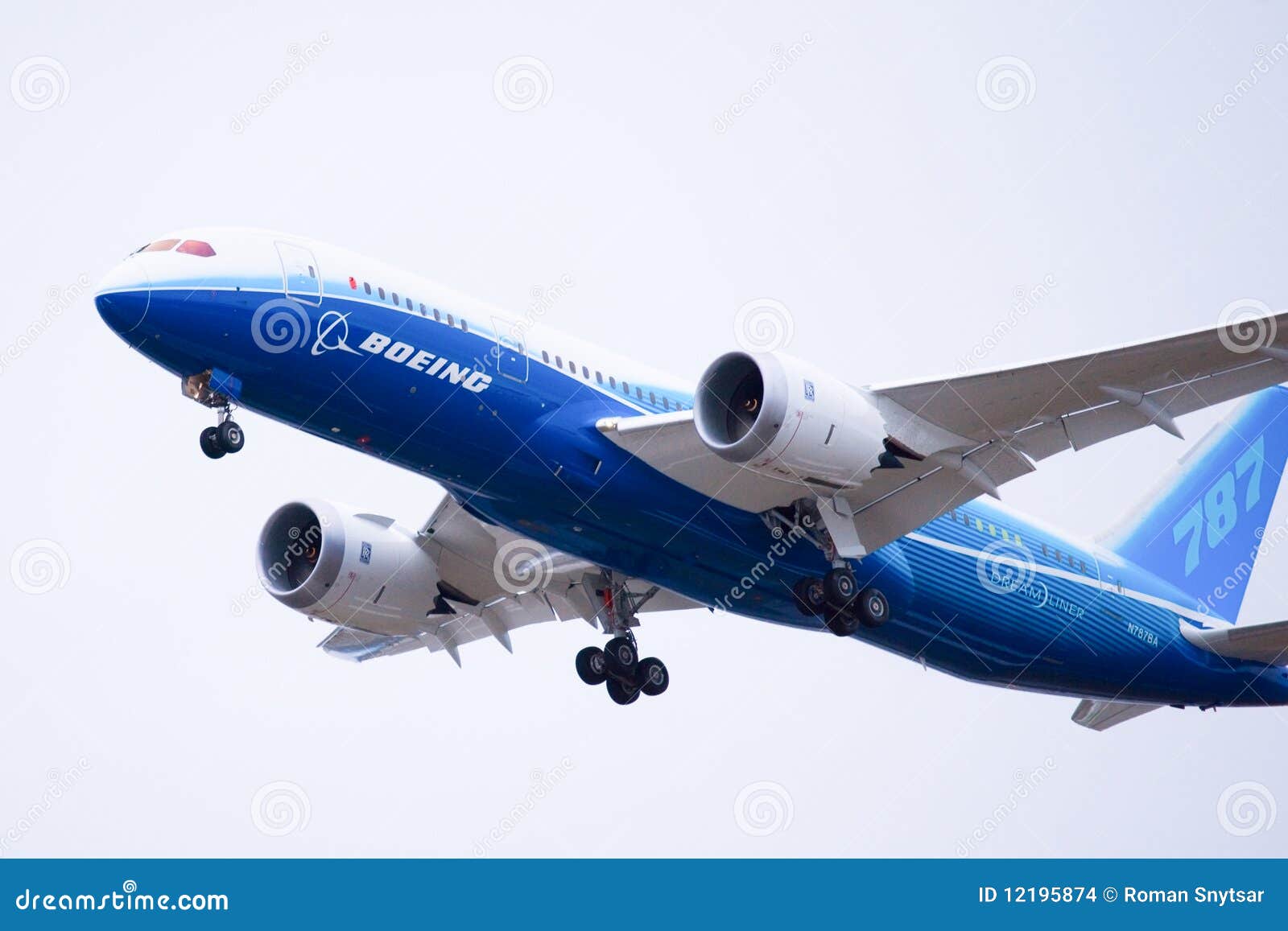 Boeing 787 Dreamliner Takes Off Editorial Stock Image - Image of midair ...
