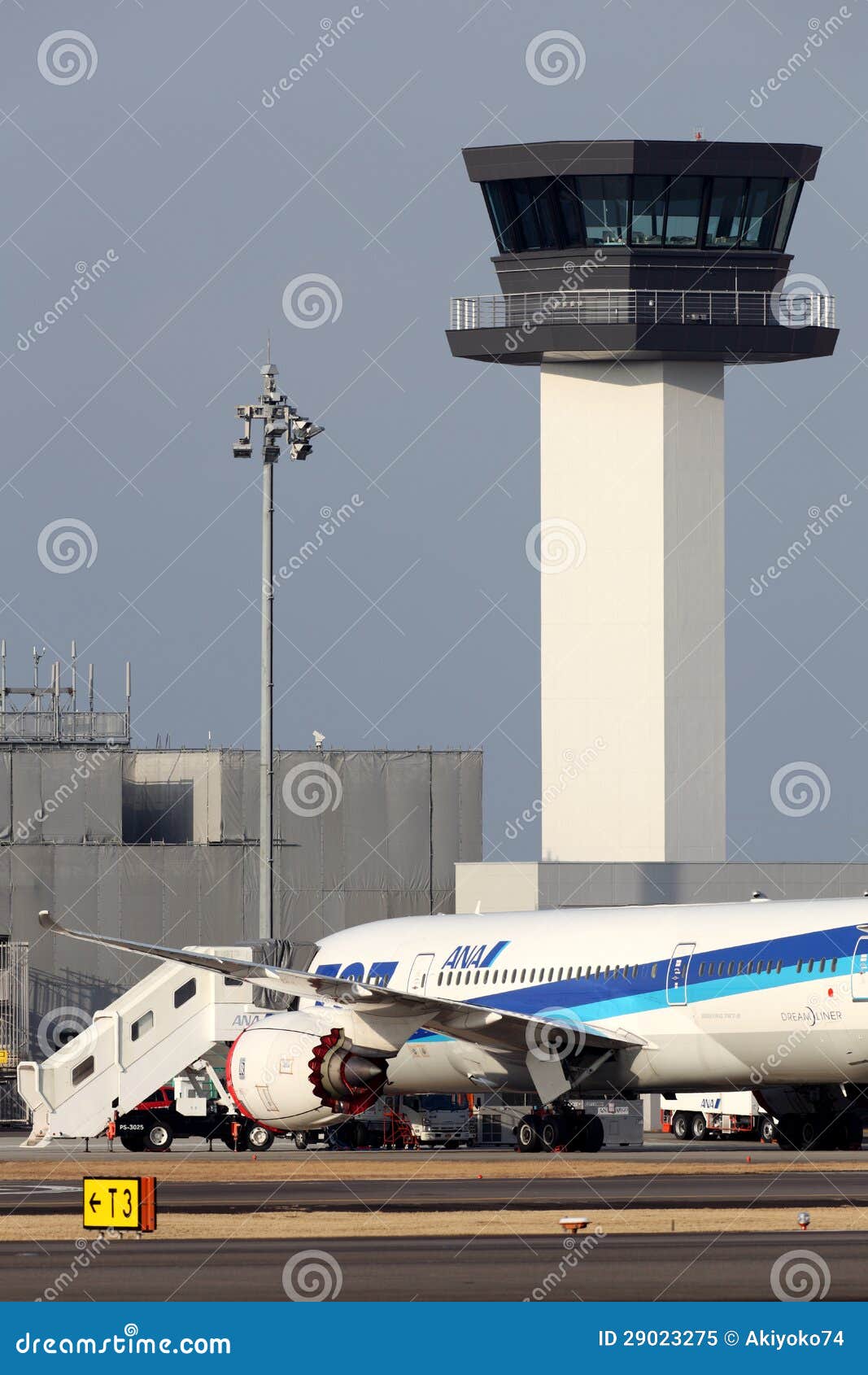 Boeing 787 Landed in Emergency Editorial Image - Image of control, harm ...