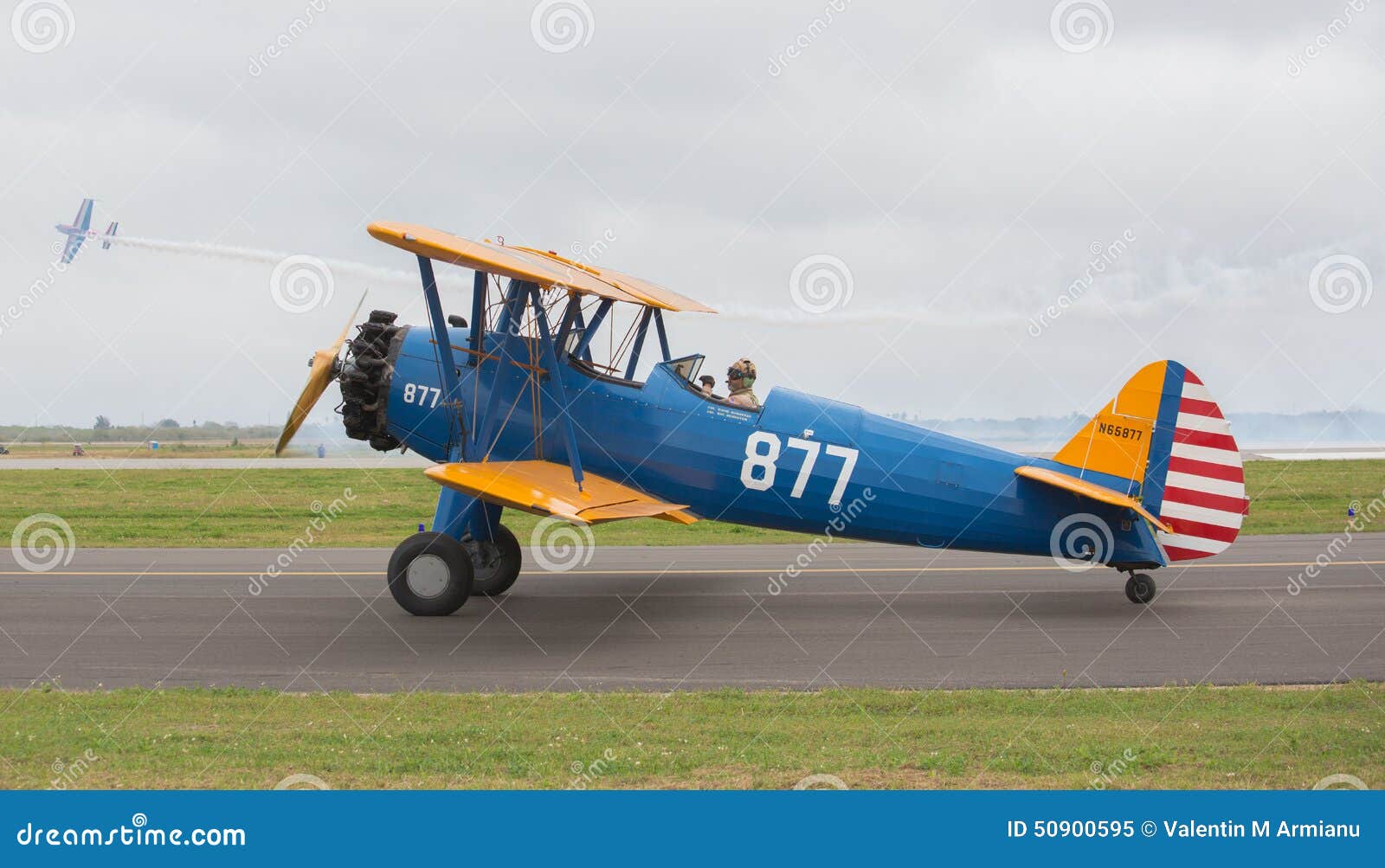 Boeing B75 Stearman image éditorial. Image du pilote - 50900595