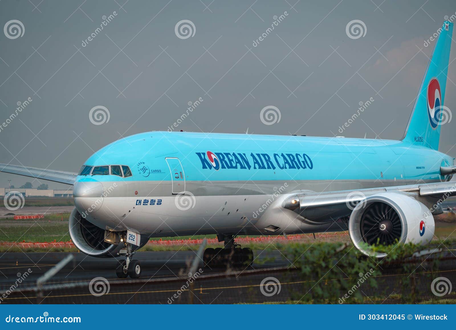 Boeing B777F the Largest Twin Engined Commercial Jet at Present ...