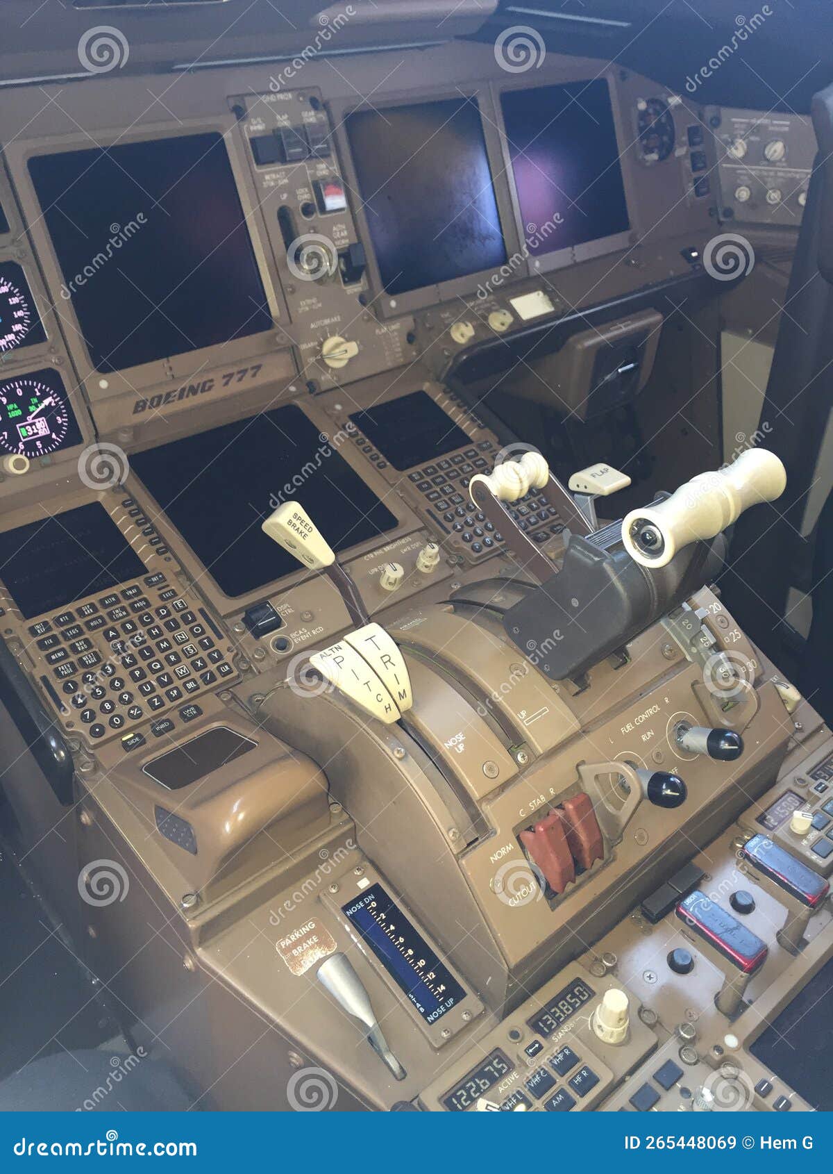 Boeing 777 editorial stock image. Image of cockpit, aircraft - 265448069