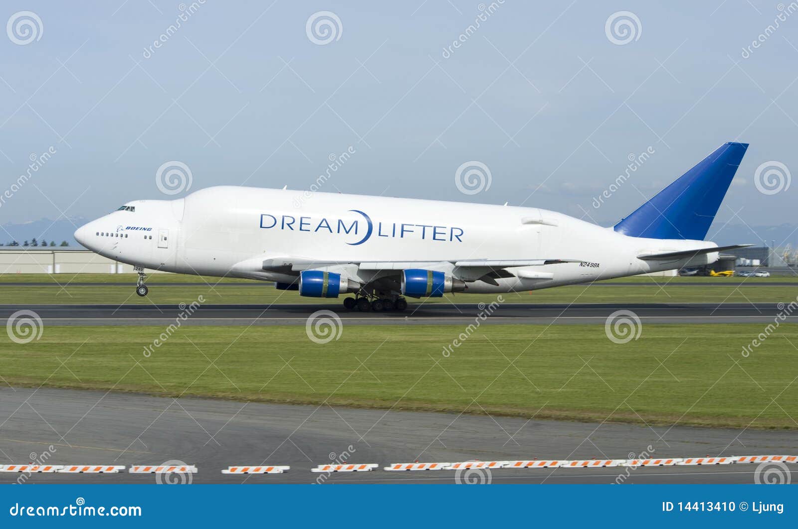 Boeing Dreamlifter editorial image. Image of freight - 14413410