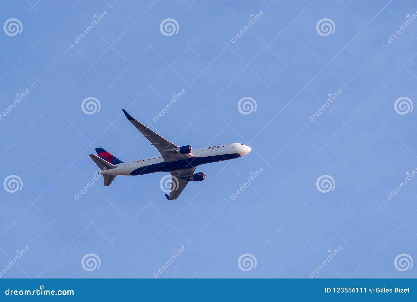 Boeing 767-332 ER Von Delta Air Lines Im Flug Redaktionelles Foto ...