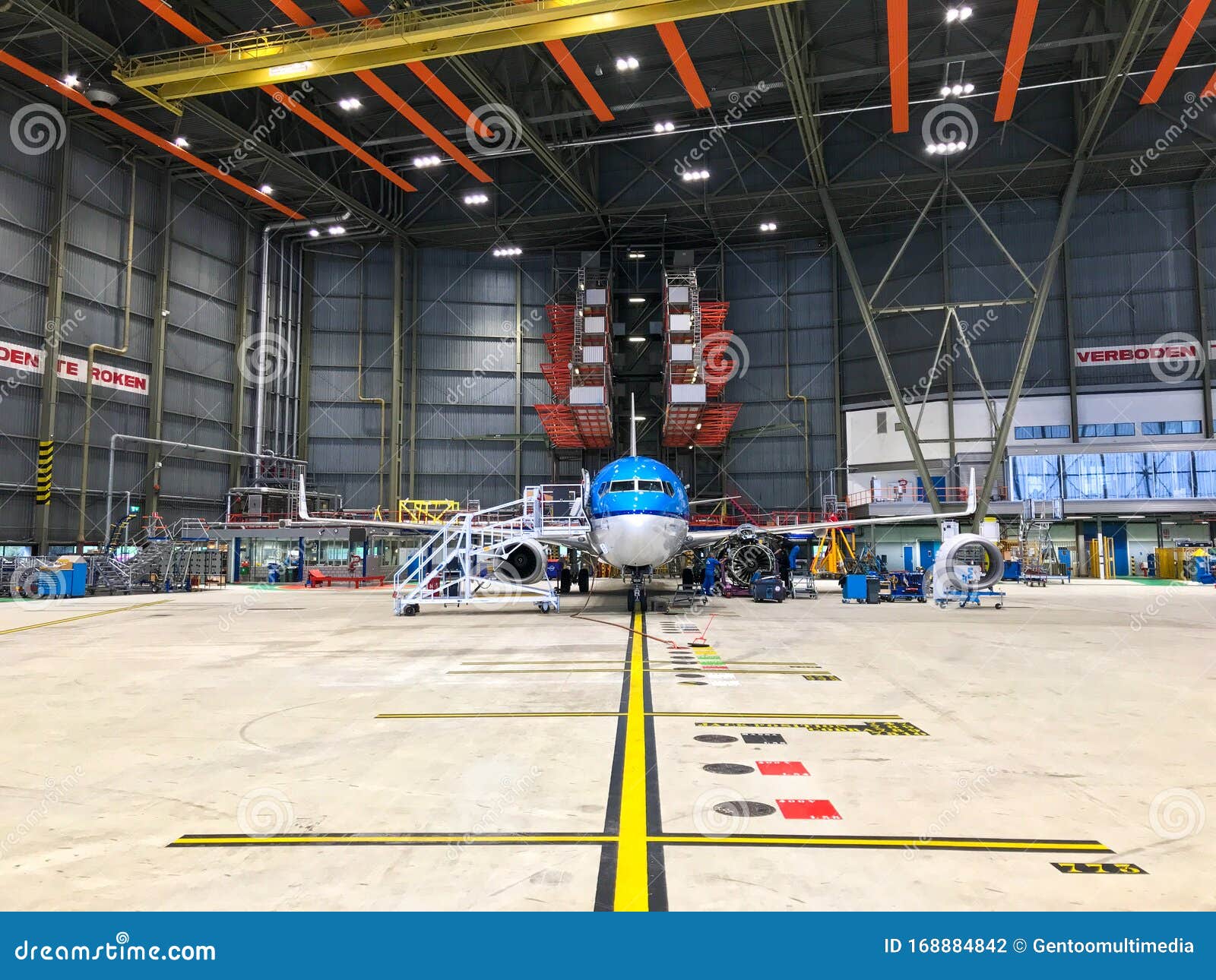 Boeing 737 maintenance editorial photography. Image of transport ...