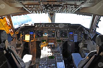 Boeing 747 Jumbo Jet Cockpit Editorial Photo - Image of aerospace, 2020 ...