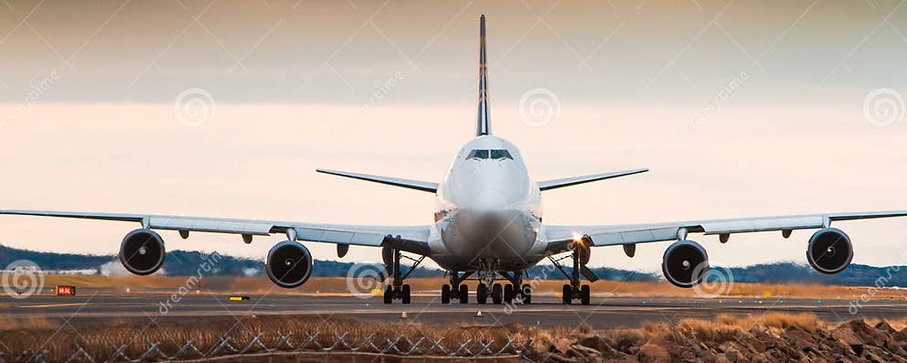 Boeing 747 Jumbo Jet - Front View Stock Image - Image of jumbo, boeing ...