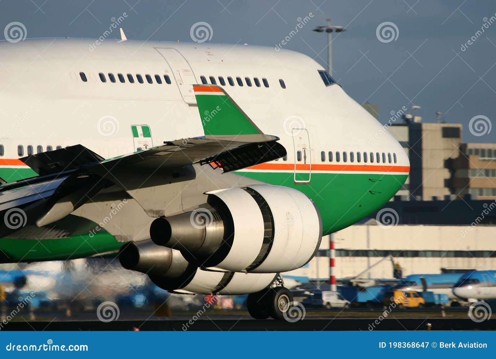Boeing 747 Jumbo Jet Landing Stock Image - Image of boeing, airliner ...