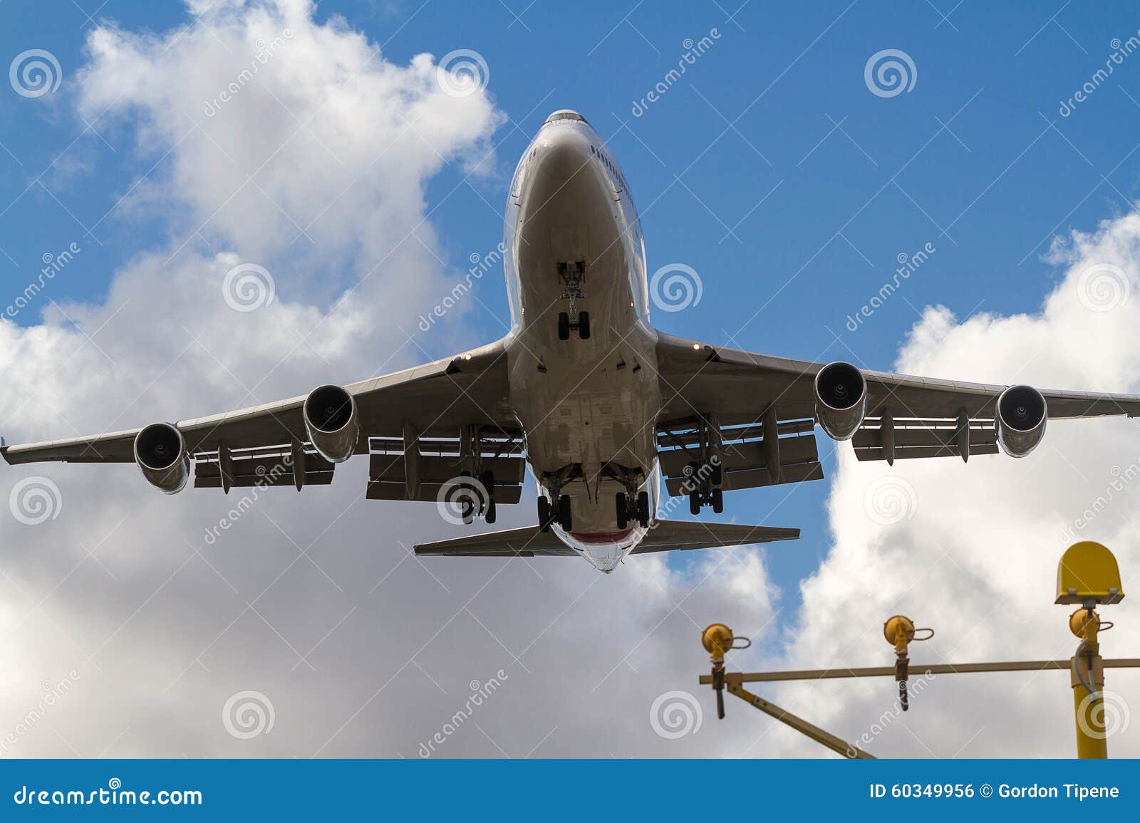Boeing 747 Jumbo Jet Low Overhead Stock Photo - Image of airliner ...