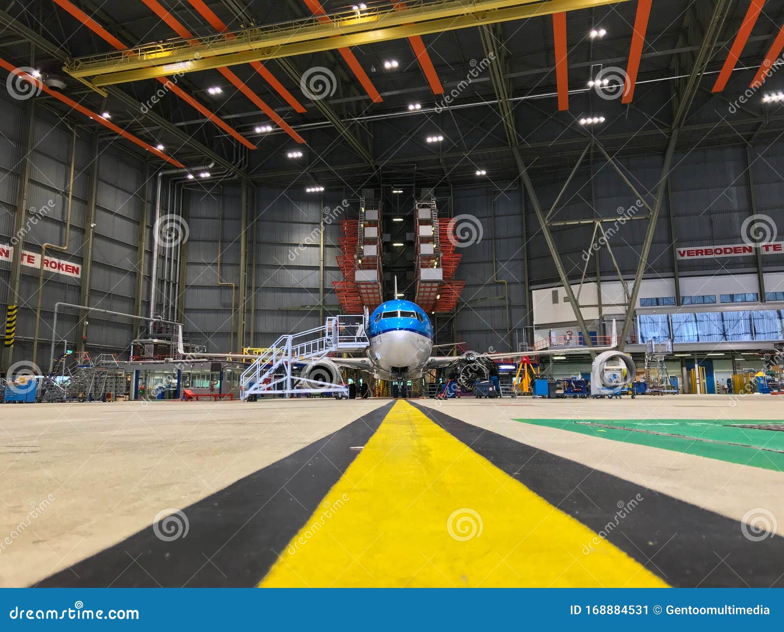 Boeing 737 maintenance editorial photo. Image of aerospace - 168884531