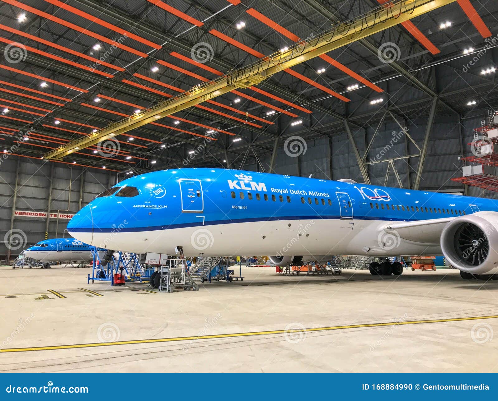 Boeing 787 maintenance editorial image. Image of corporate - 168884990