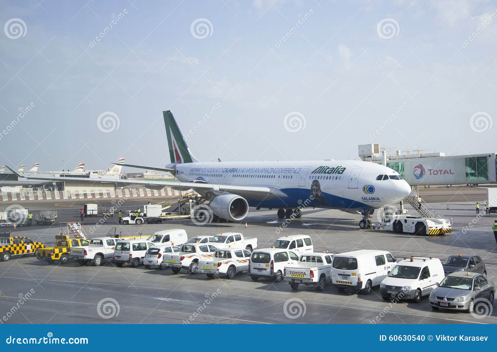Boeing 737 Next Gen Jet Airways in Abu Dhabi Editorial Image - Image of ...
